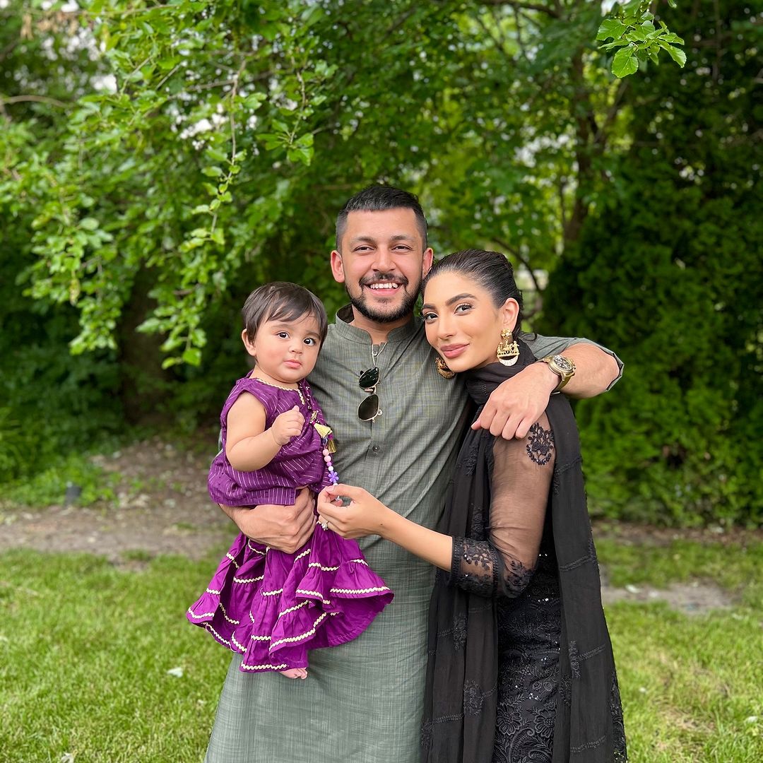 Mariam Ansari Adorable New Pictures With Daughter from USA | Reviewit.pk