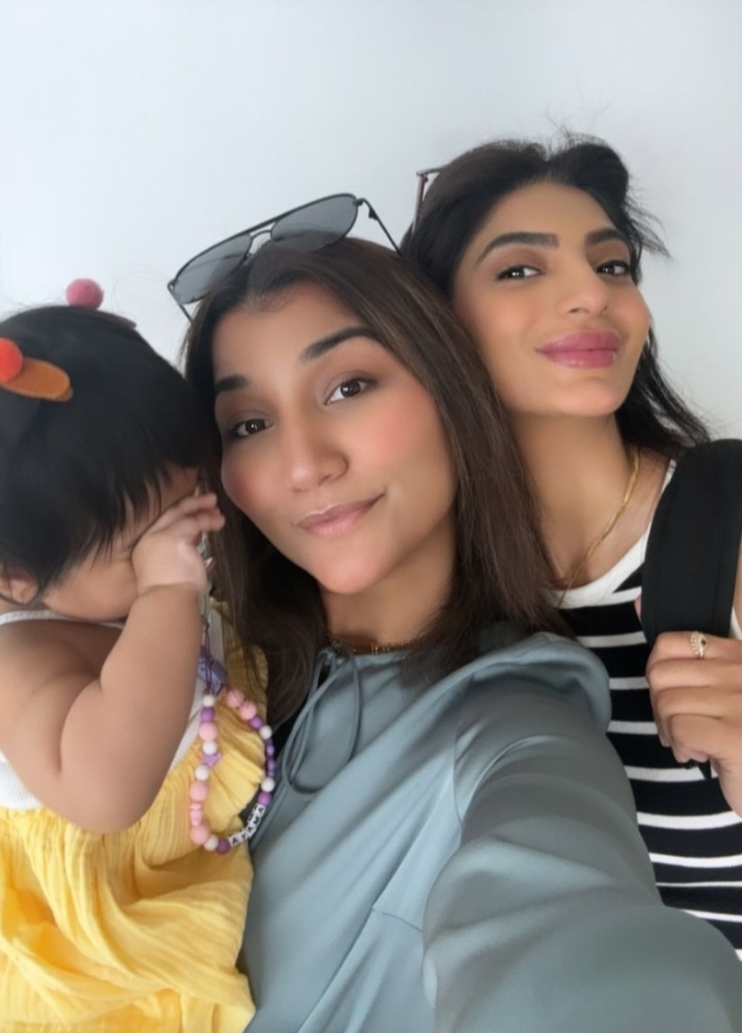 Mariam Ansari Adorable New Pictures With Daughter from USA | Reviewit.pk