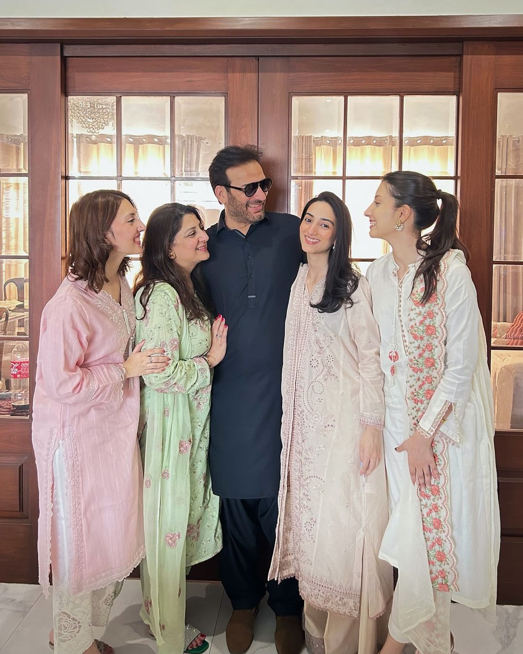 Saleem Sheikh Family Pictures from Thailand Vacation | Reviewit.pk