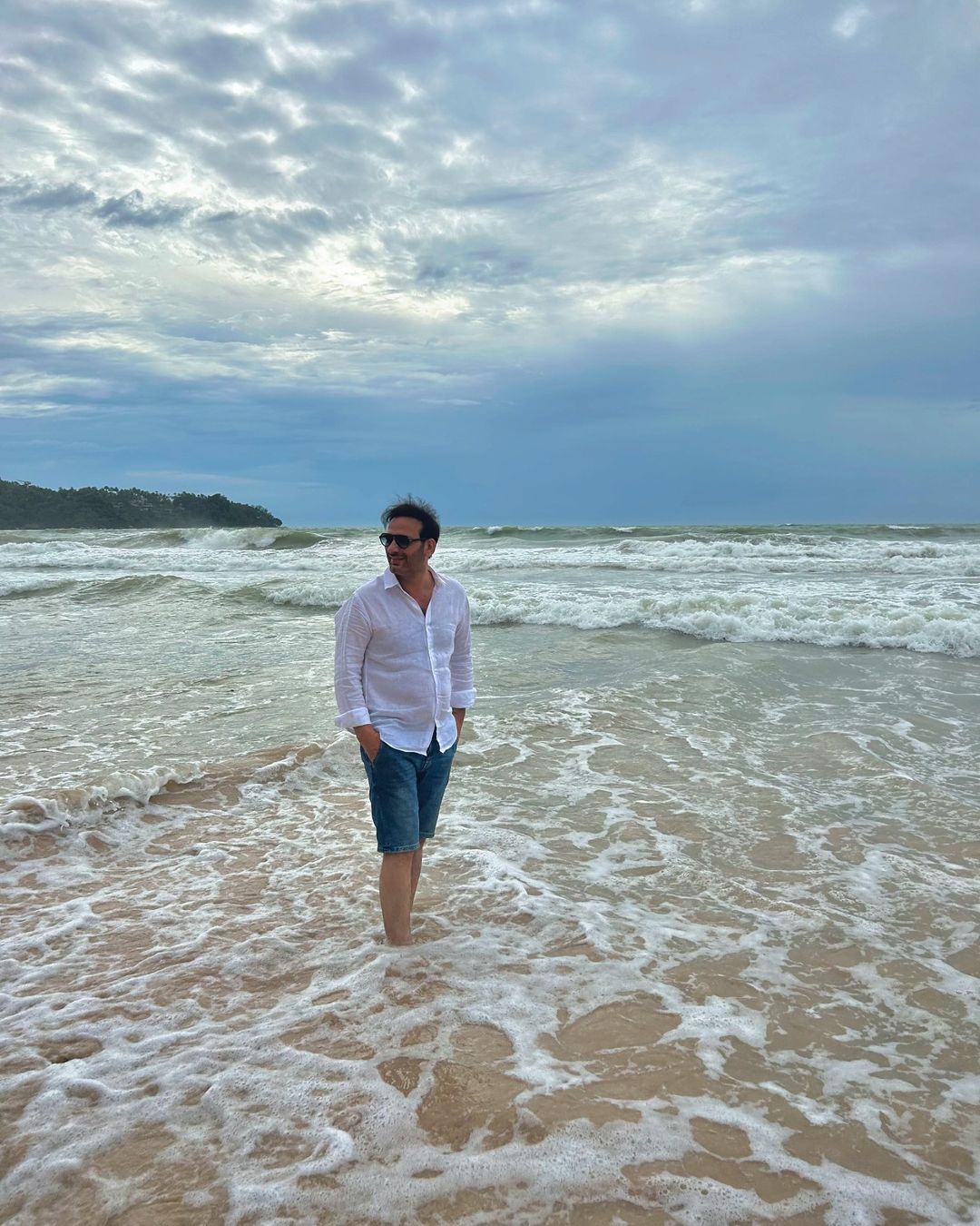 Saleem Sheikh Family Pictures from Thailand Vacation | Reviewit.pk
