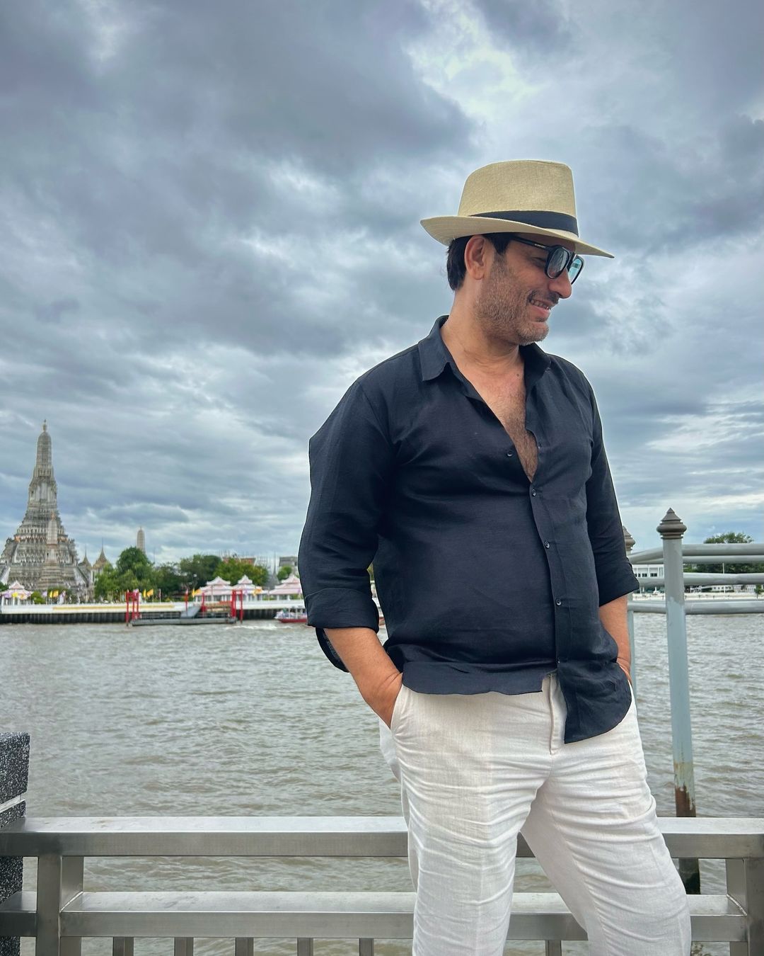 Saleem Sheikh Family Pictures from Thailand Vacation | Reviewit.pk