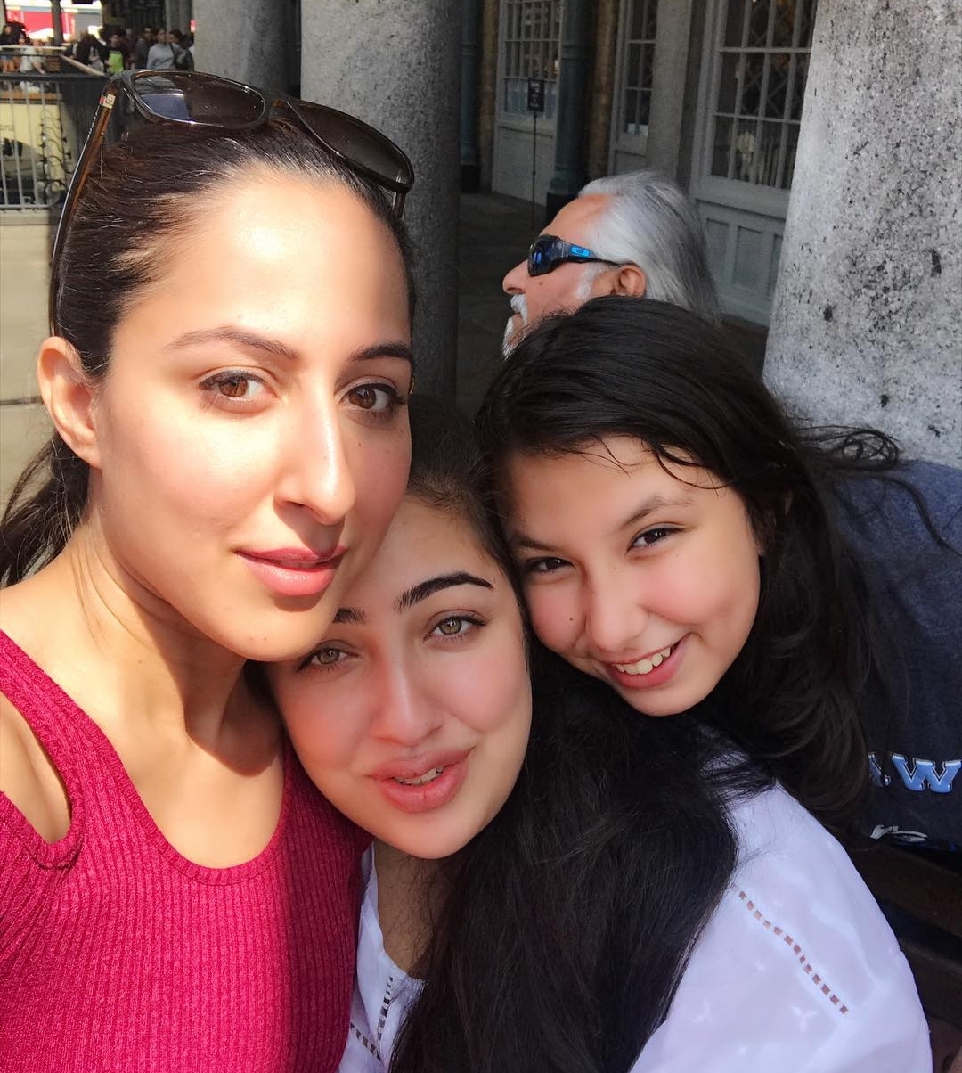 Savera From Radd Yamina Peerzada Pictures With Husband | Reviewit.pk
