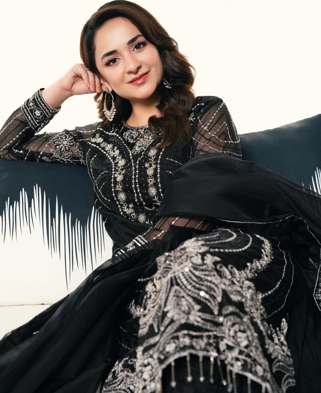 Yumna Zaidi Reveals Why She Is Still Single | Reviewit.pk