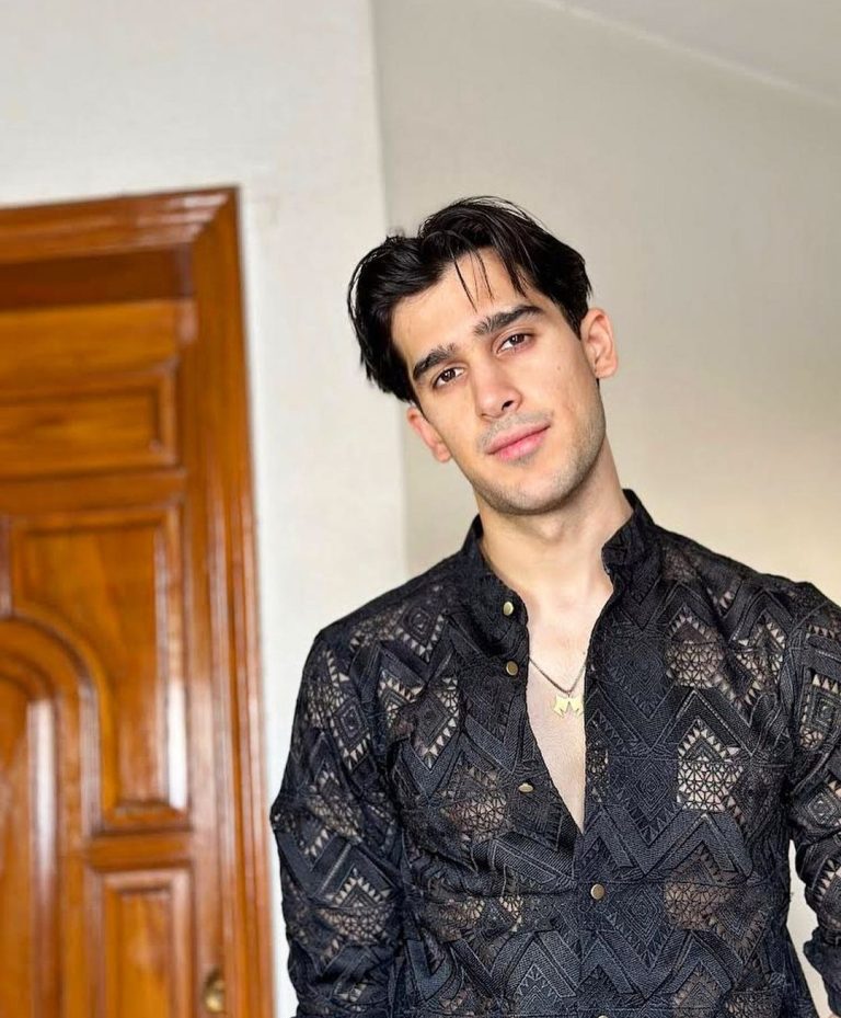 Moeez from Jafaa Zarrar Khan Details & Pictures | Reviewit.pk