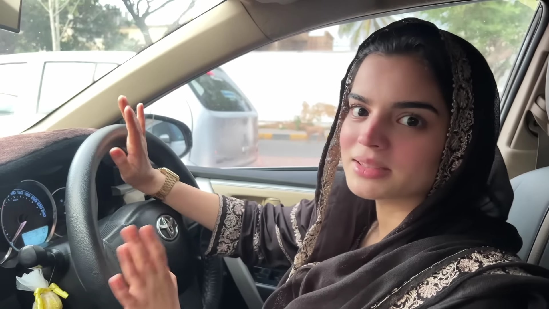 Aliza Sultan's Advice To Young Girls On Marriage | Reviewit.pk