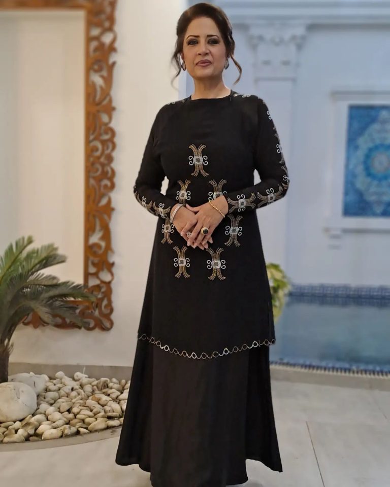 Atiqa Odho Shares Personal Family Details & Struggles | Reviewit.pk