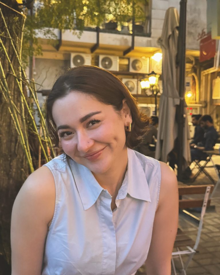 Hania Aamir's Bold New Style Sparks Public Debate | Reviewit.pk