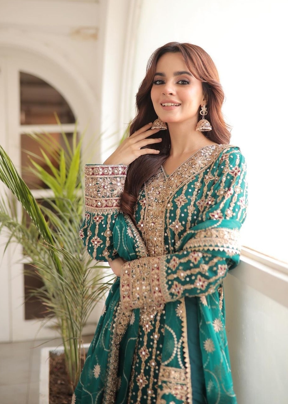 Ishq Hua Cast, Schedule and Timings | Reviewit.pk