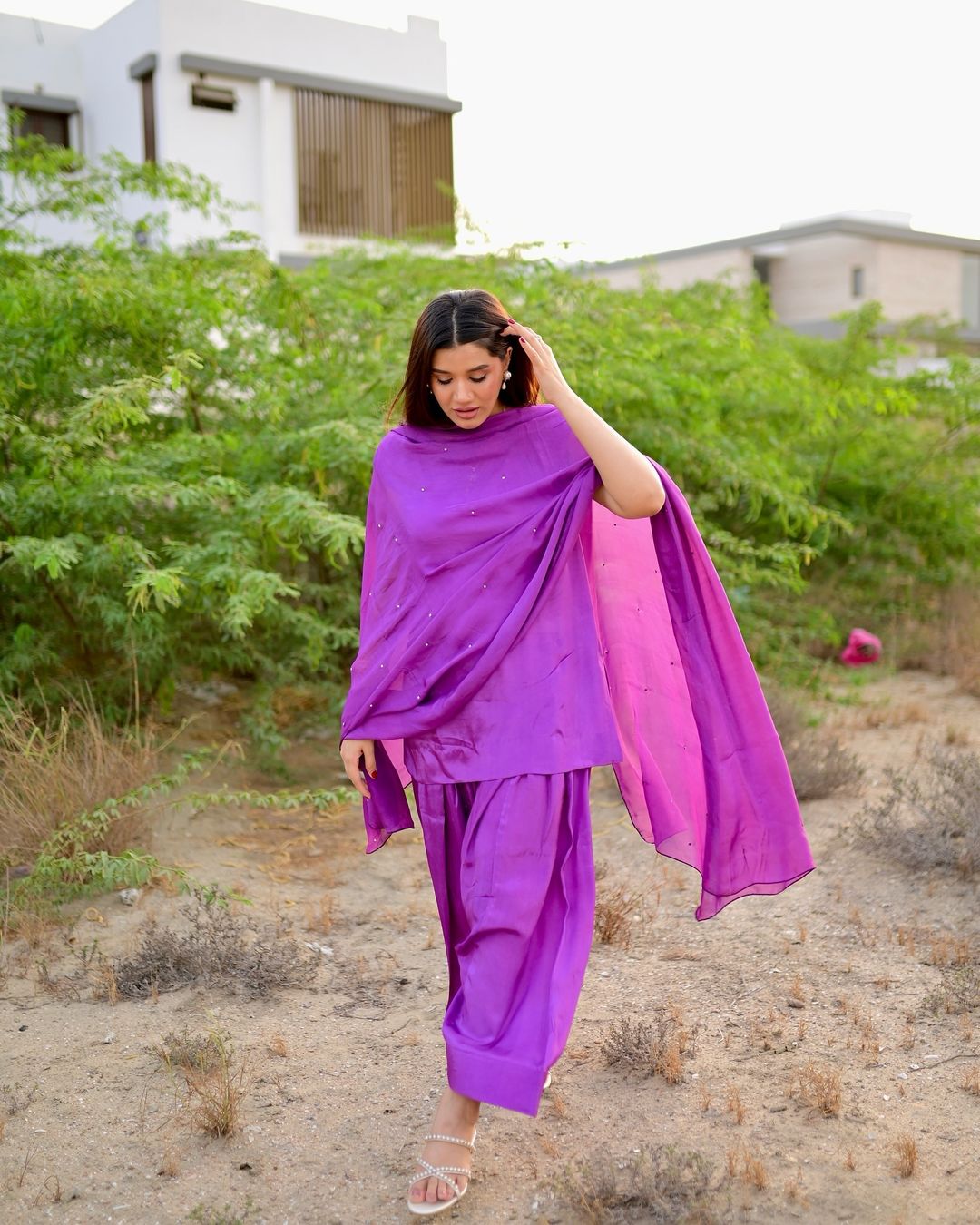 Kiran Ashfaque Shares Beautiful Pictures With Her Husband | Reviewit.pk