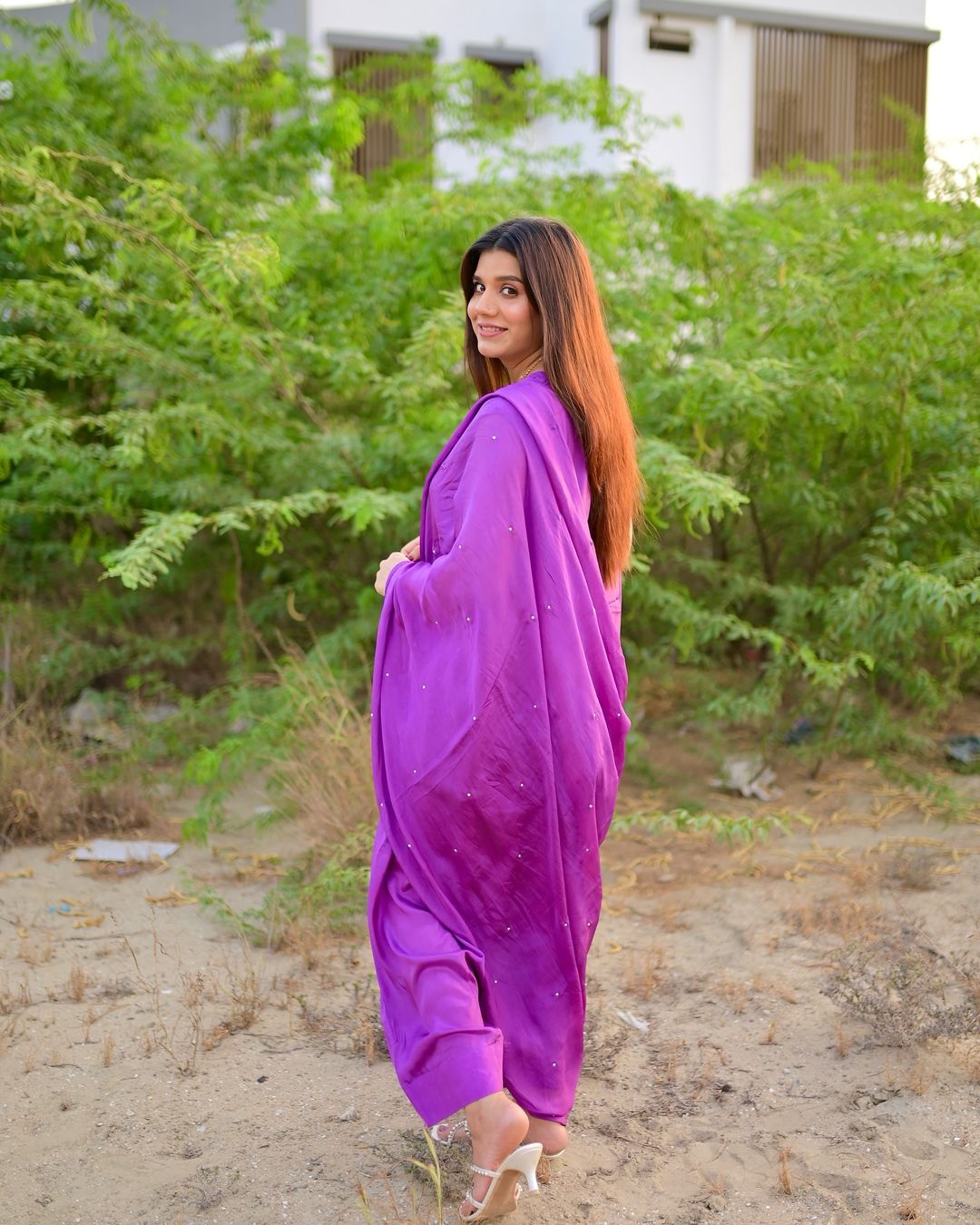 Kiran Ashfaque Shares Beautiful Pictures With Her Husband | Reviewit.pk