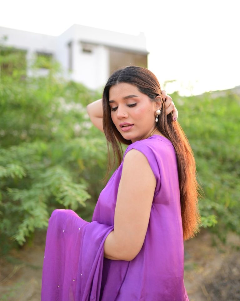 Kiran Ashfaque Shares Beautiful Pictures With Her Husband | Reviewit.pk