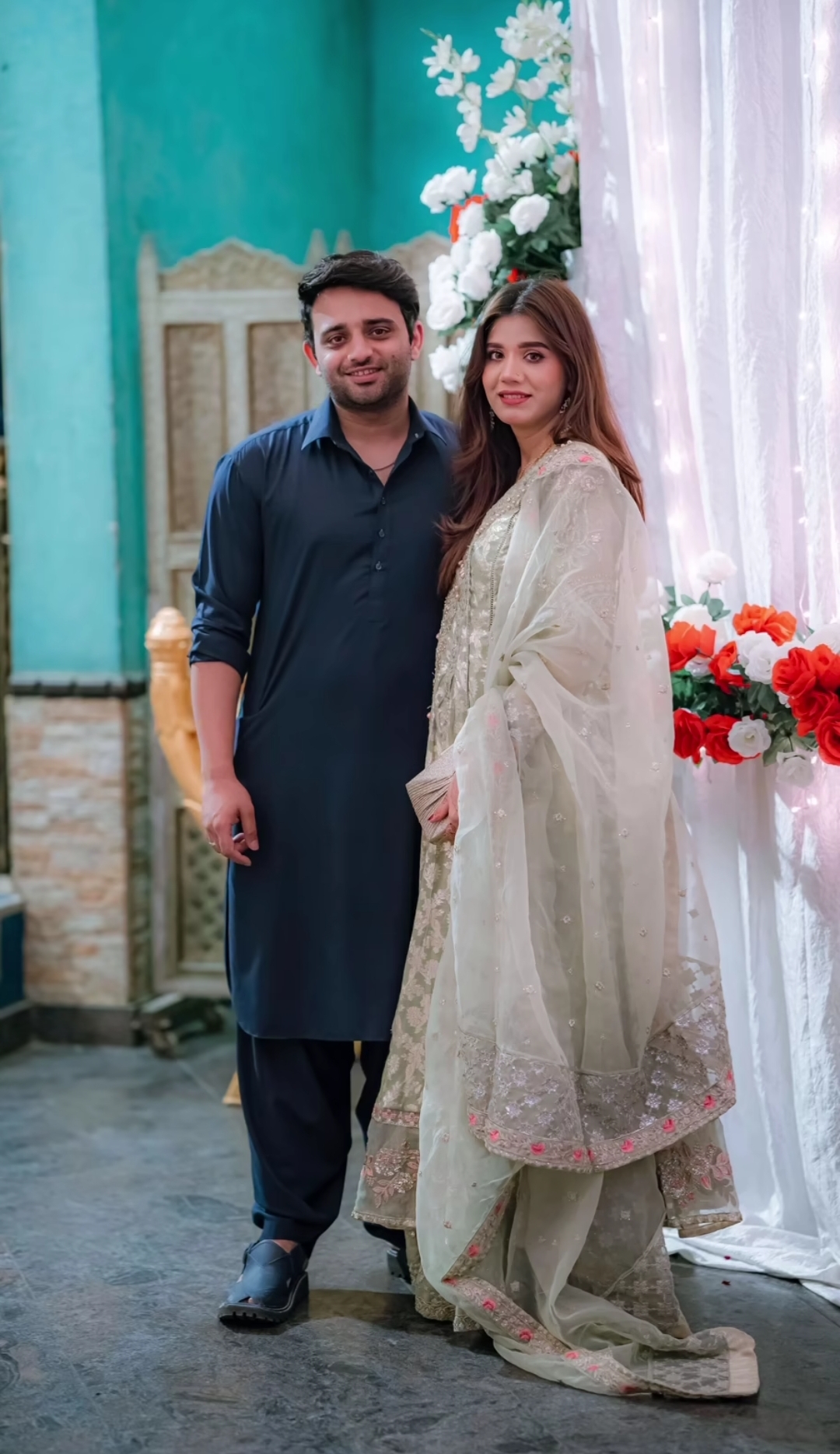 Kiran Ashfaque Shares Beautiful Pictures With Her Husband | Reviewit.pk