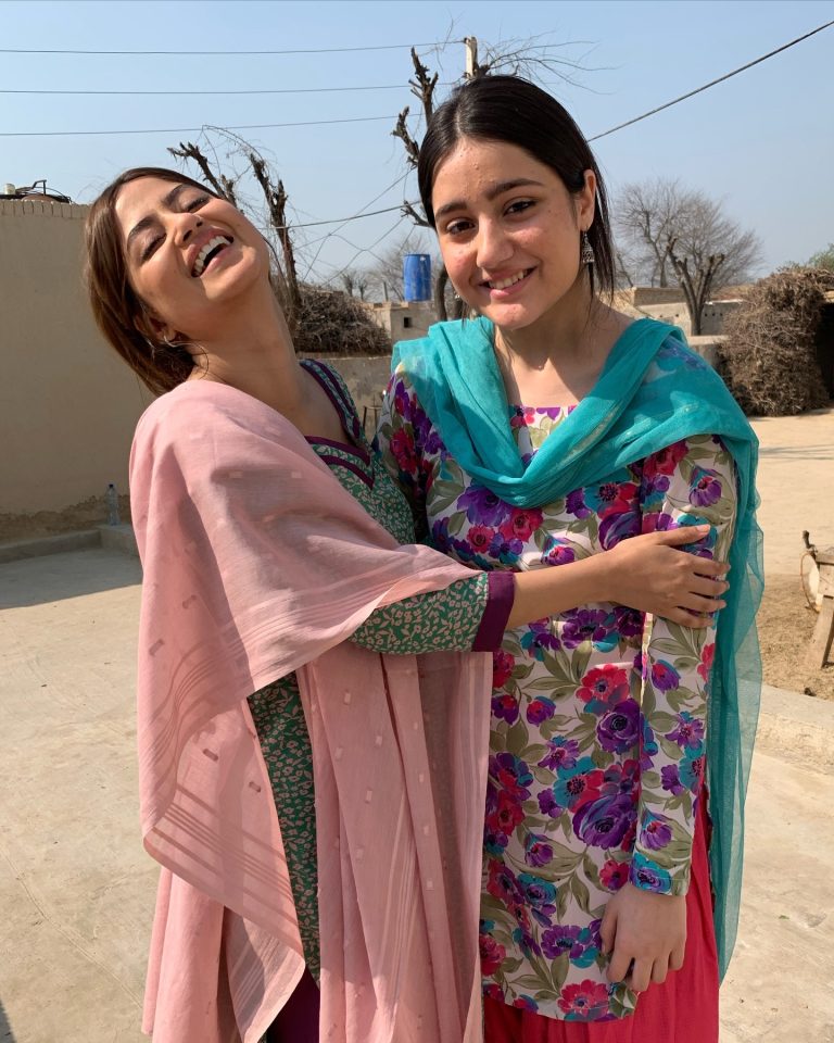 Who Is Muqaddas From Zard Patton Ka Bunn | Reviewit.pk