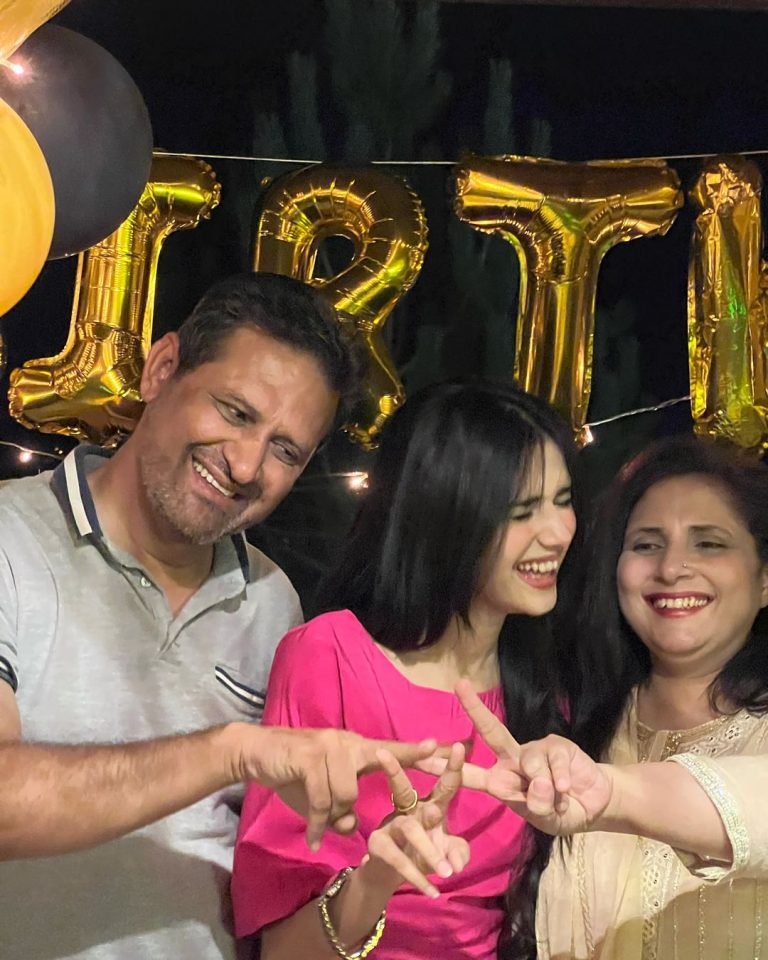 Sadqay Singer Nehaal Naseem Celebrates Her Birthday | Reviewit.pk