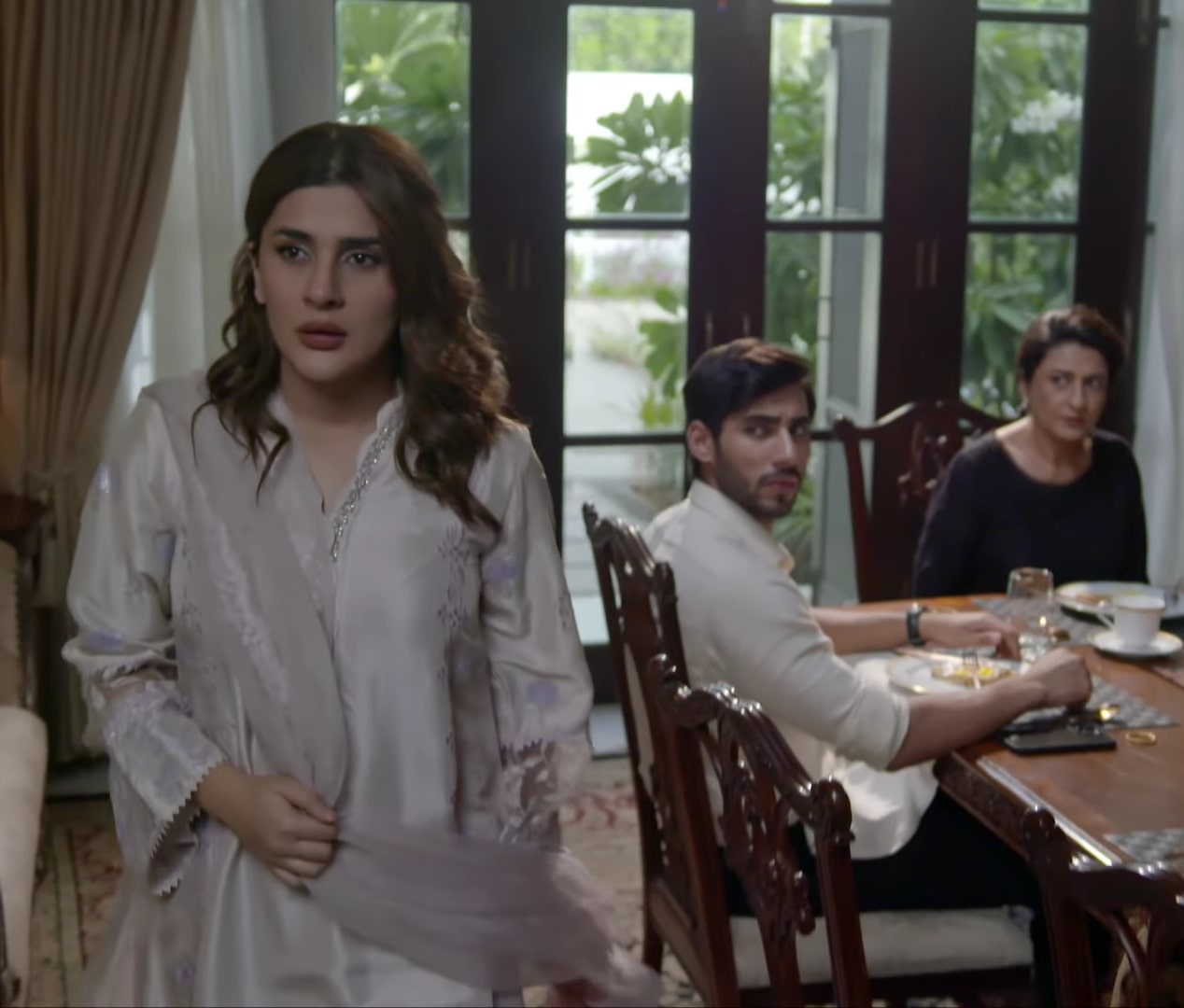 Noor Jahan Episode 15 - Noor Bano's Defiance Wins Audience | Reviewit.pk