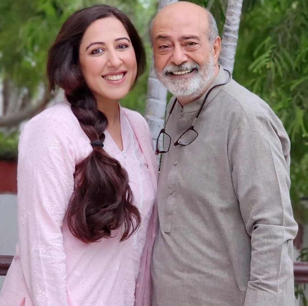 Savera From Radd Yamina Peerzada Pictures With Husband | Reviewit.pk