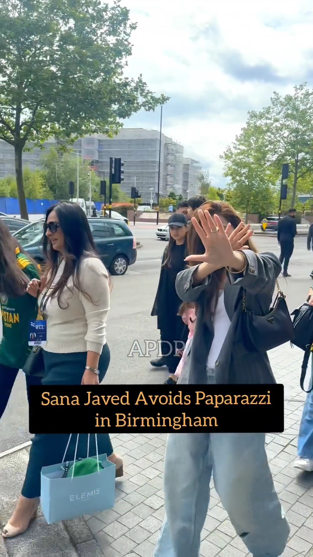 Sana Javed's Reaction To Unauthorized Filming Goes Viral | Reviewit.pk