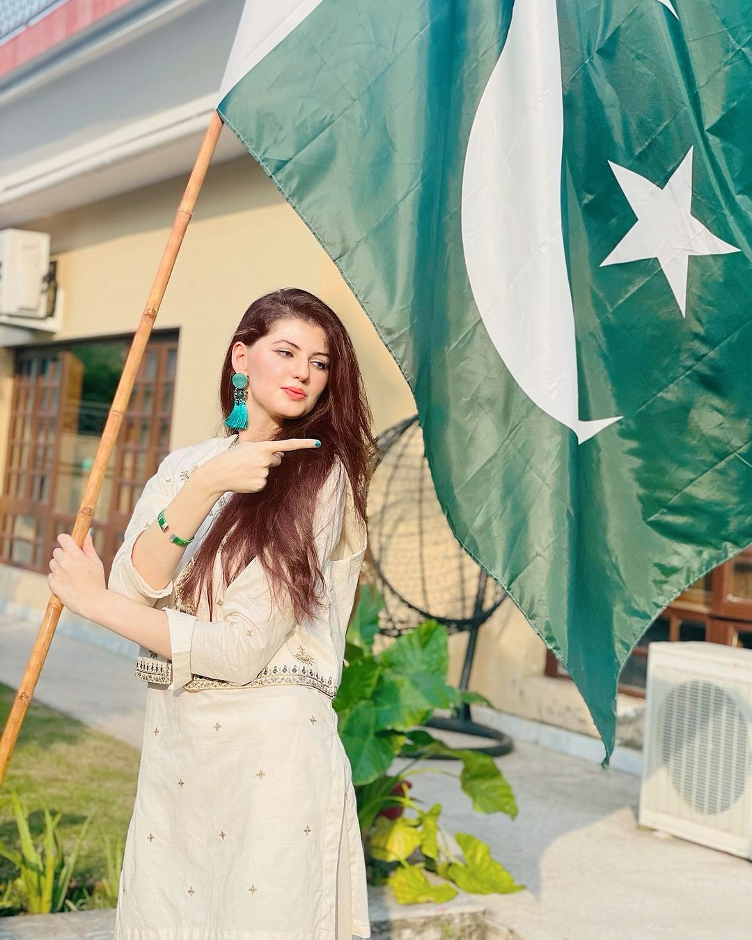 Anam Goher Celebrated Her Birthday on 14th August | Reviewit.pk