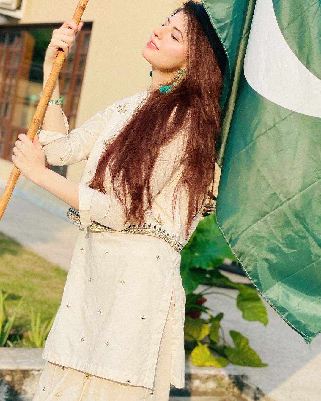 Anam Goher Celebrated Her Birthday on 14th August | Reviewit.pk