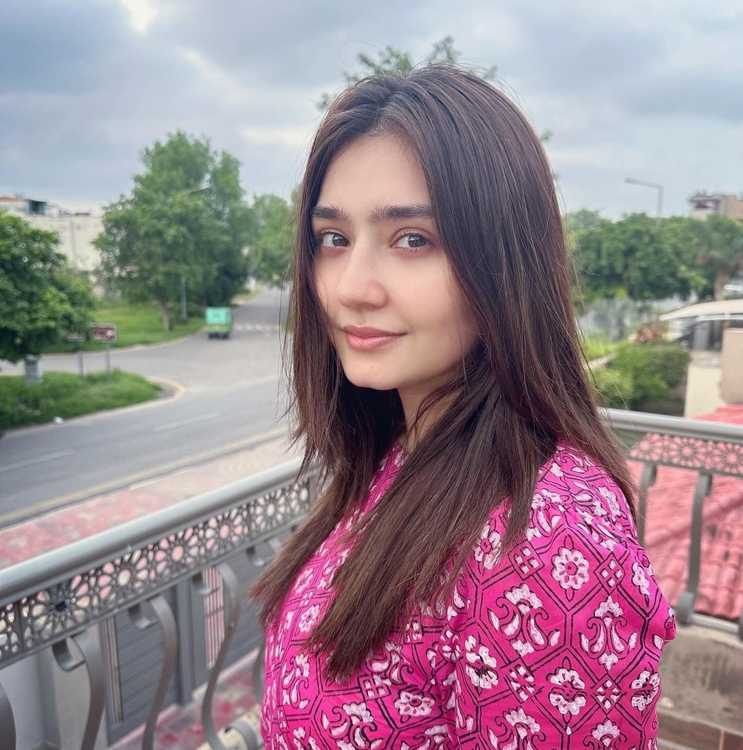 Durefishan's Teenage Look Starts a Debate on Social Media | Reviewit.pk