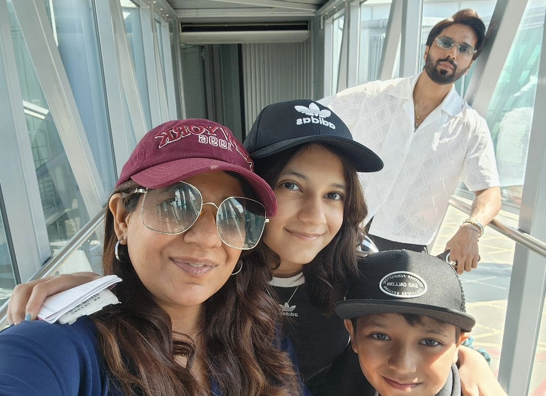 Fahad Mustafa Family Pictures from Their Last Day In Europe | Reviewit.pk