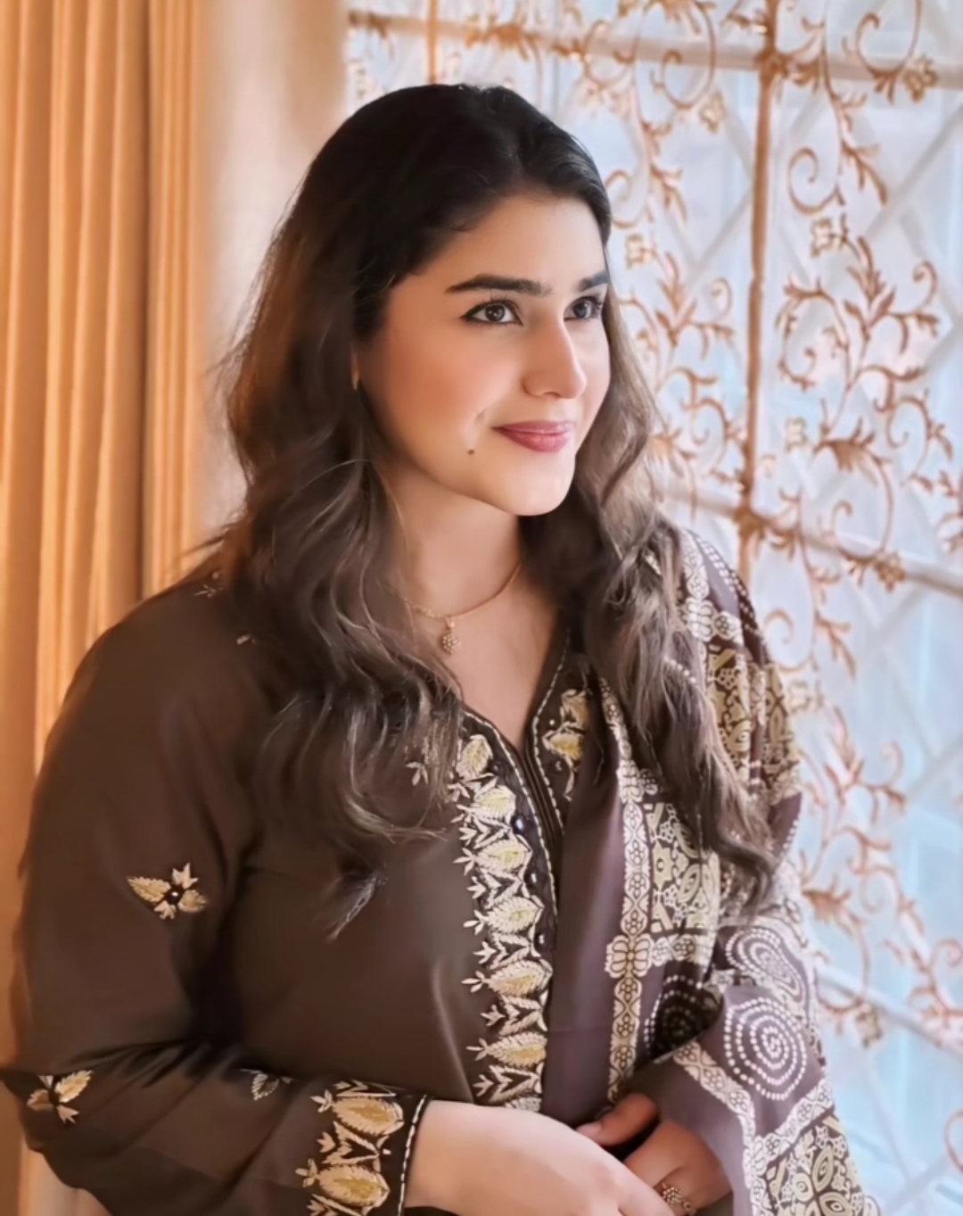 Fazila Qazi Pictures & Reel with Her Adorable Daughter In Law Nahel ...