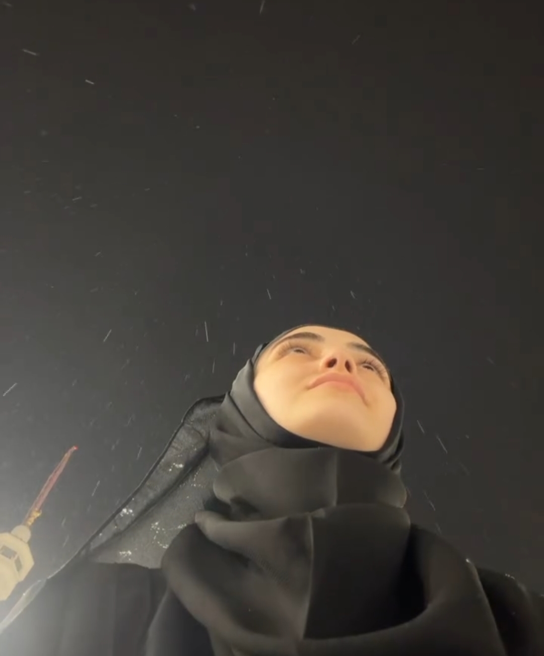 Merub Ali & Family Pictures from Their Umrah Journey | Reviewit.pk