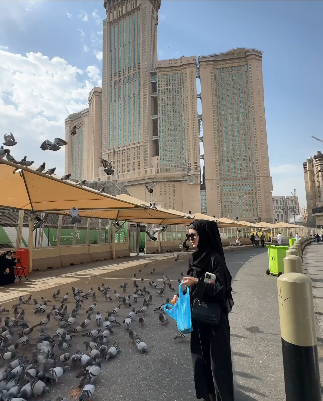 Merub Ali & Family Pictures from Their Umrah Journey | Reviewit.pk