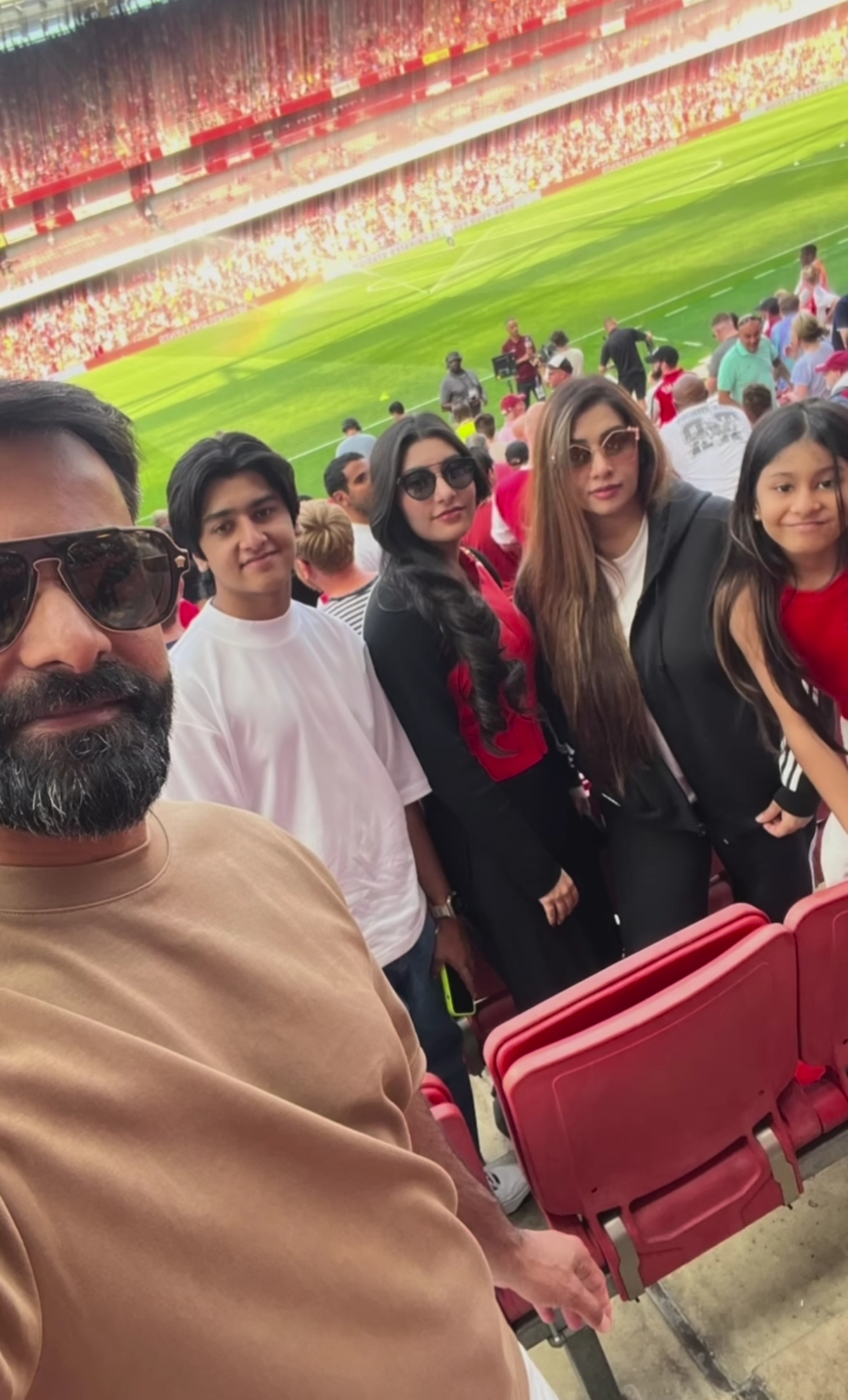Muhammad Hafeez's New Adorable Family Pictures from UK | Reviewit.pk