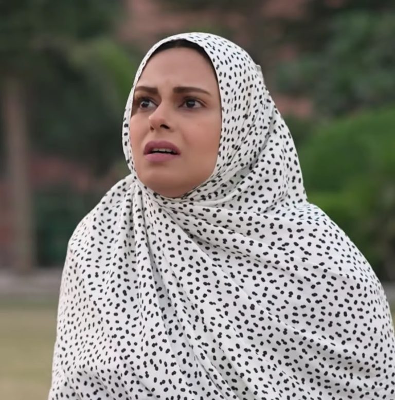 Nadia Khan Ridicules Amar Khan's Innocent Act In Dil e Nadan | Reviewit.pk