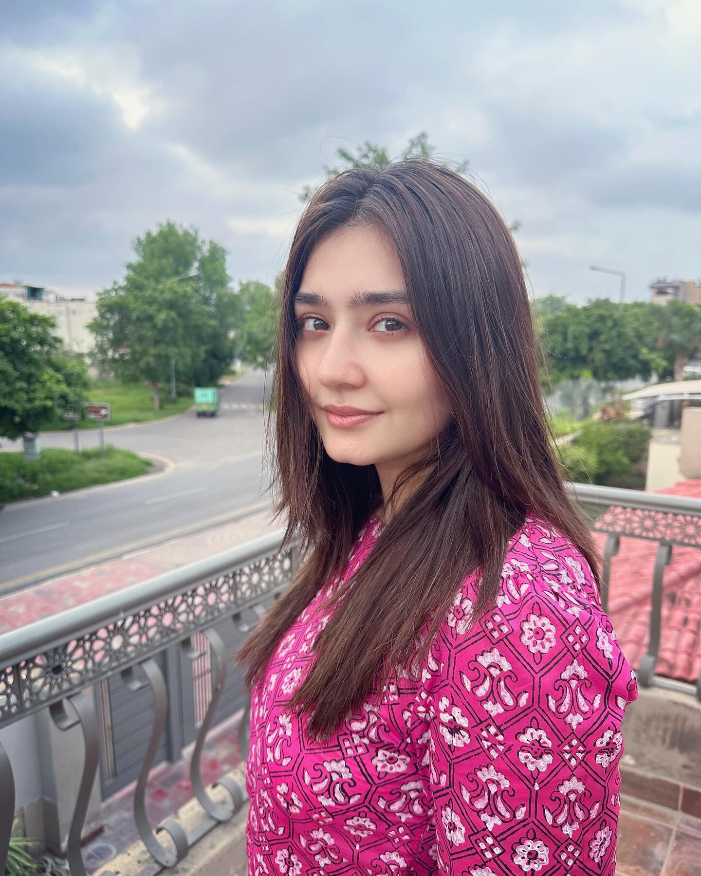 Durefishan Saleem Enjoying With Friends At A Hill Station | Reviewit.pk