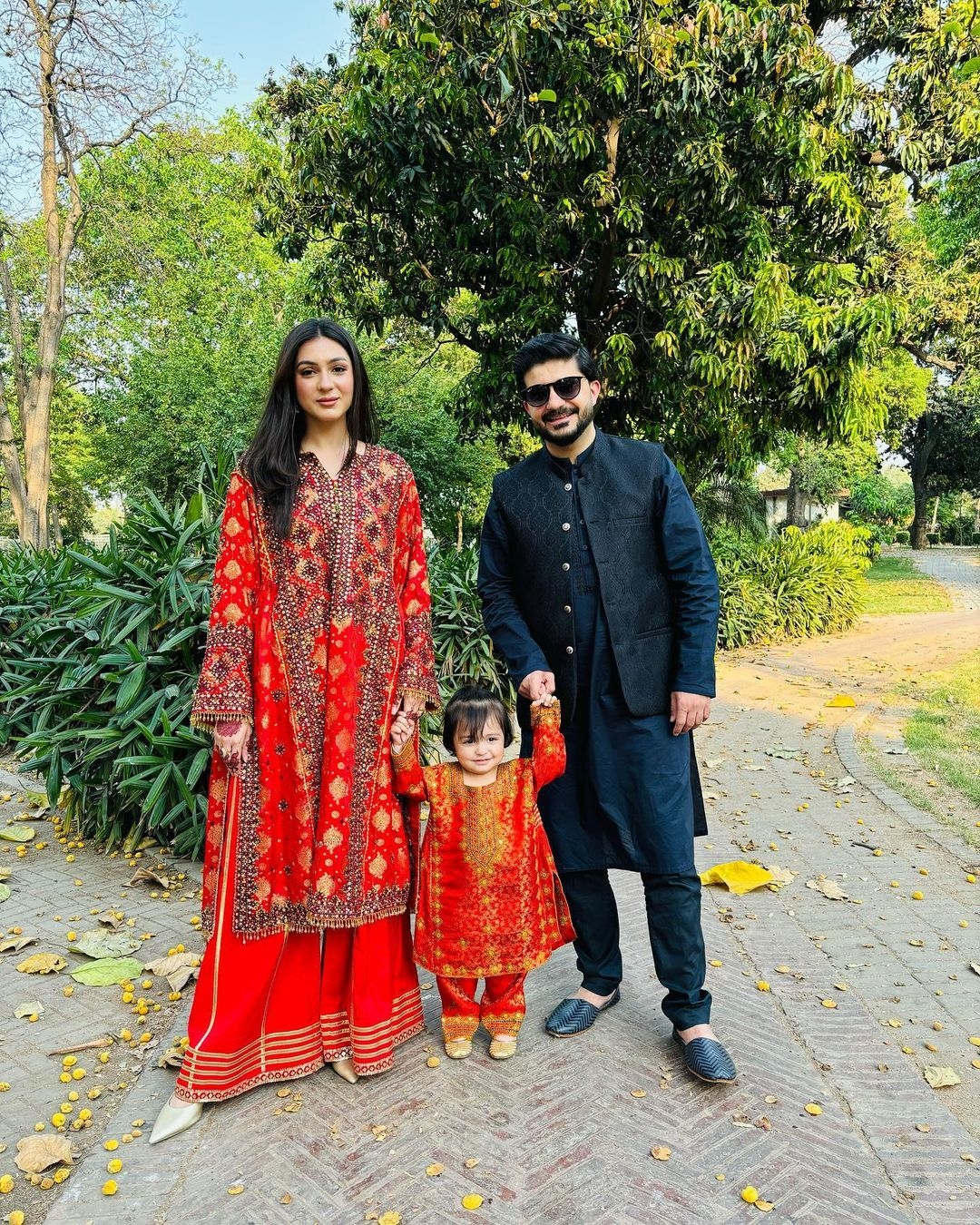 Hina Chaudhary Talks about Early Marriage & Motherhood | Reviewit.pk