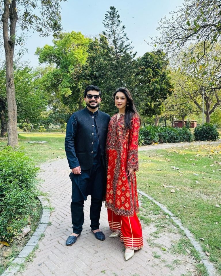 Hina Chaudhary Talks about Early Marriage & Motherhood | Reviewit.pk