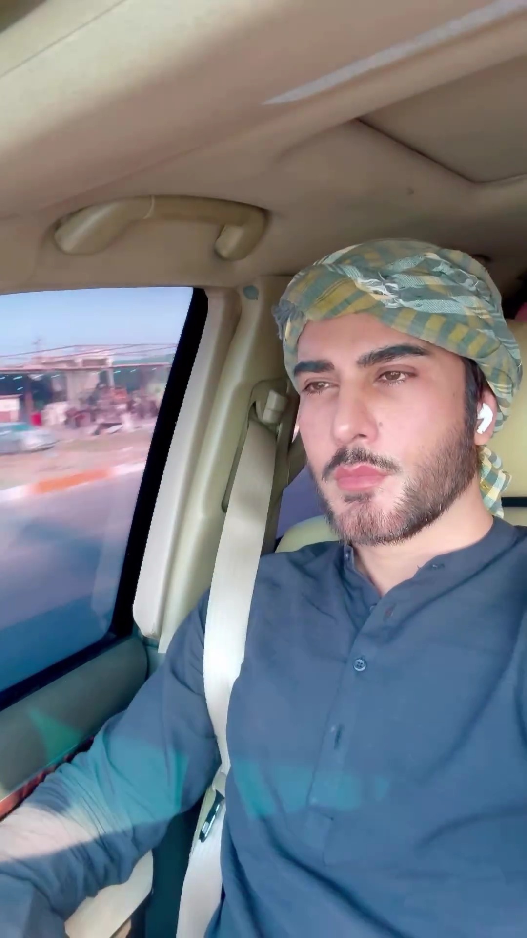 Imran Abbas Shares Heart-Warming Moments From Arbaeen Walk | Reviewit.pk