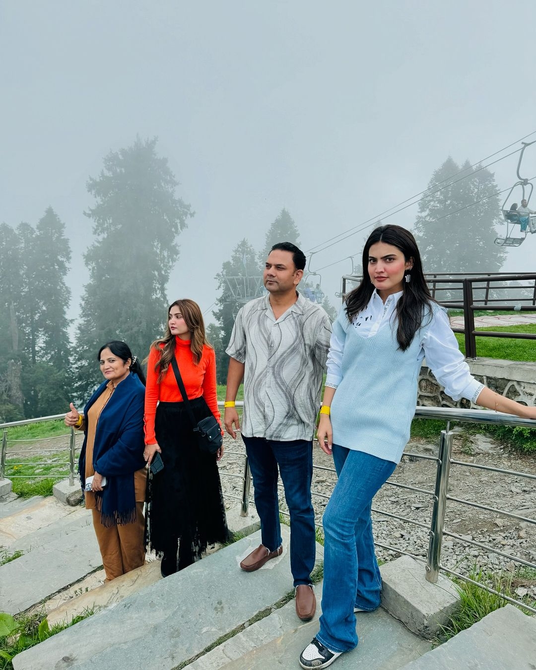 Iqra Kanwal Shares Beautiful Pictures with Parents from Malam Jabba ...