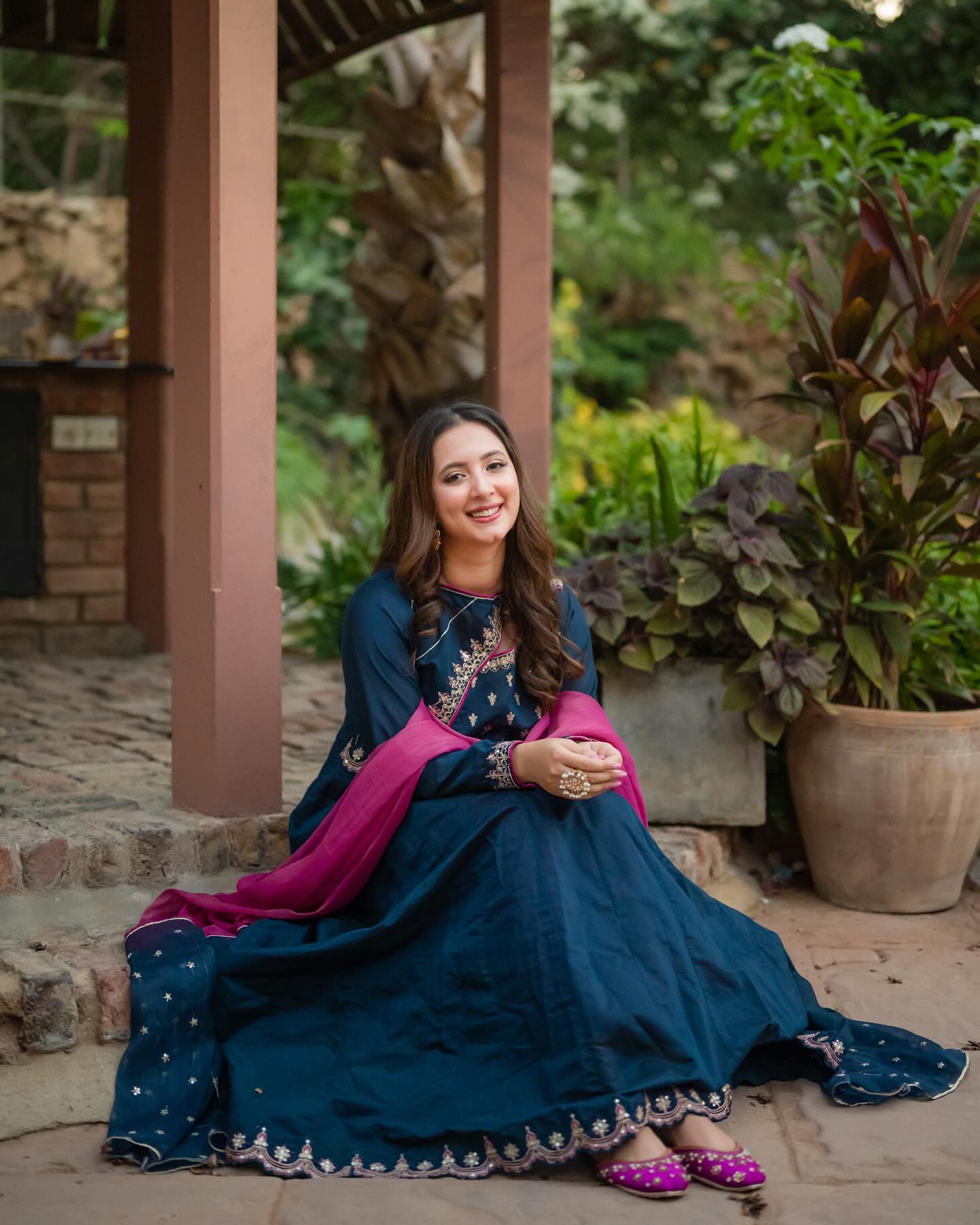 Komal Aziz Khan Criticizes Pakistanis For Negativity & Controversy ...