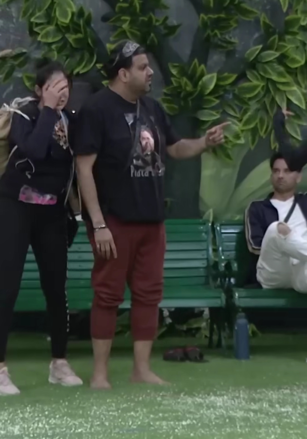 Mahi Baloch And Hamna Naeem Attack Tamasha Contestant Anam | Reviewit.pk