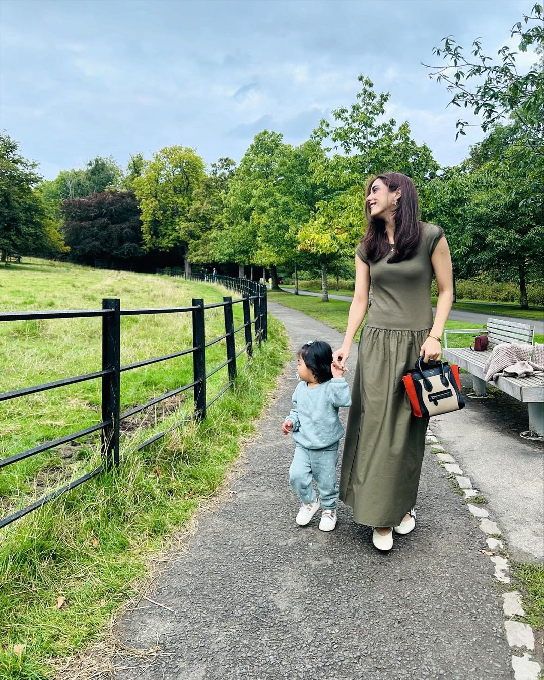 Maya Ali's Stunning Clicks With Her Family from UK | Reviewit.pk