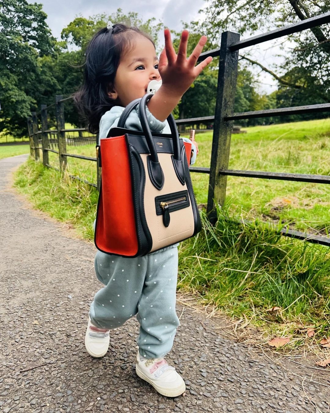 Maya Ali's Stunning Clicks With Her Family from UK | Reviewit.pk