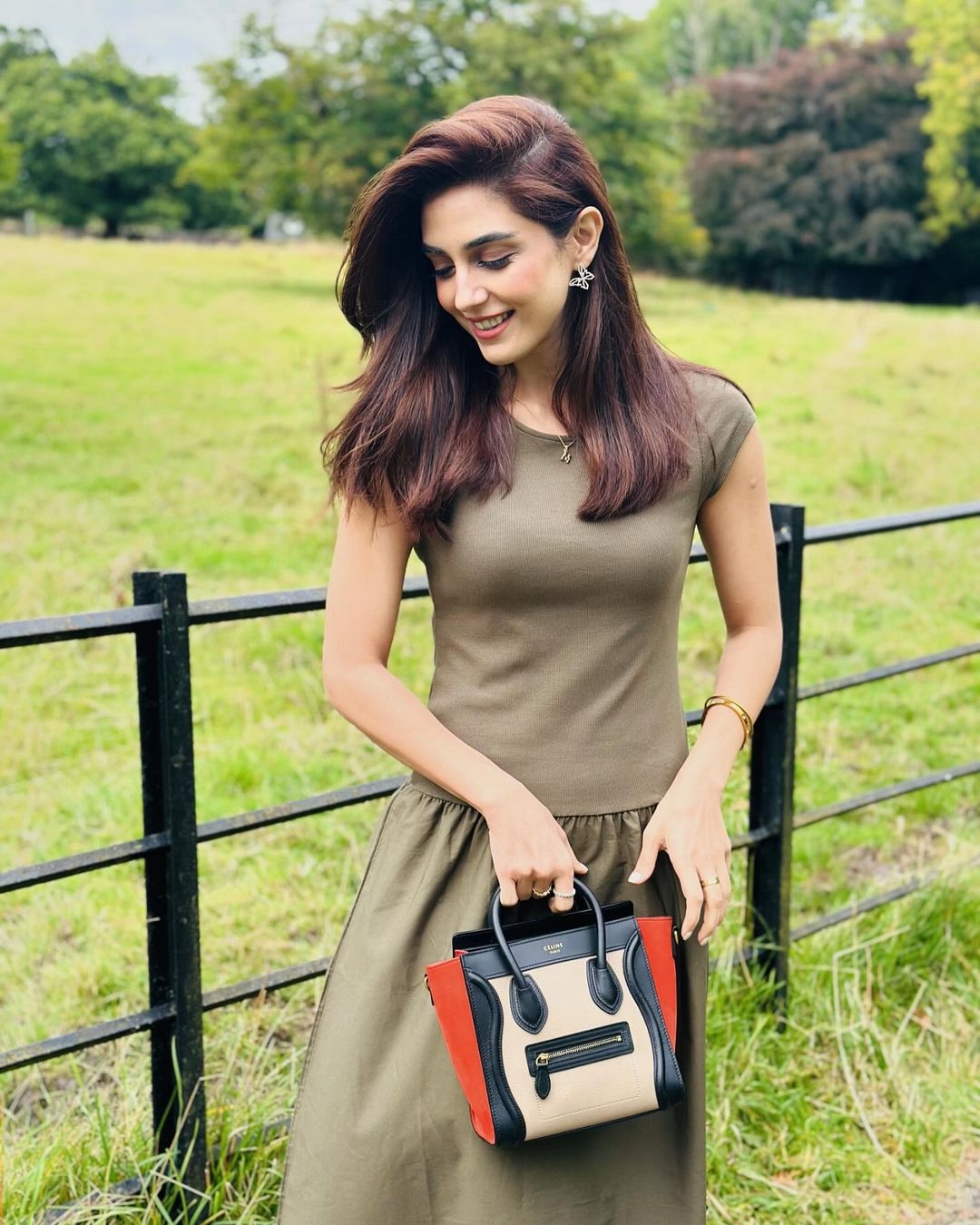 Maya Ali's Stunning Clicks With Her Family from UK | Reviewit.pk