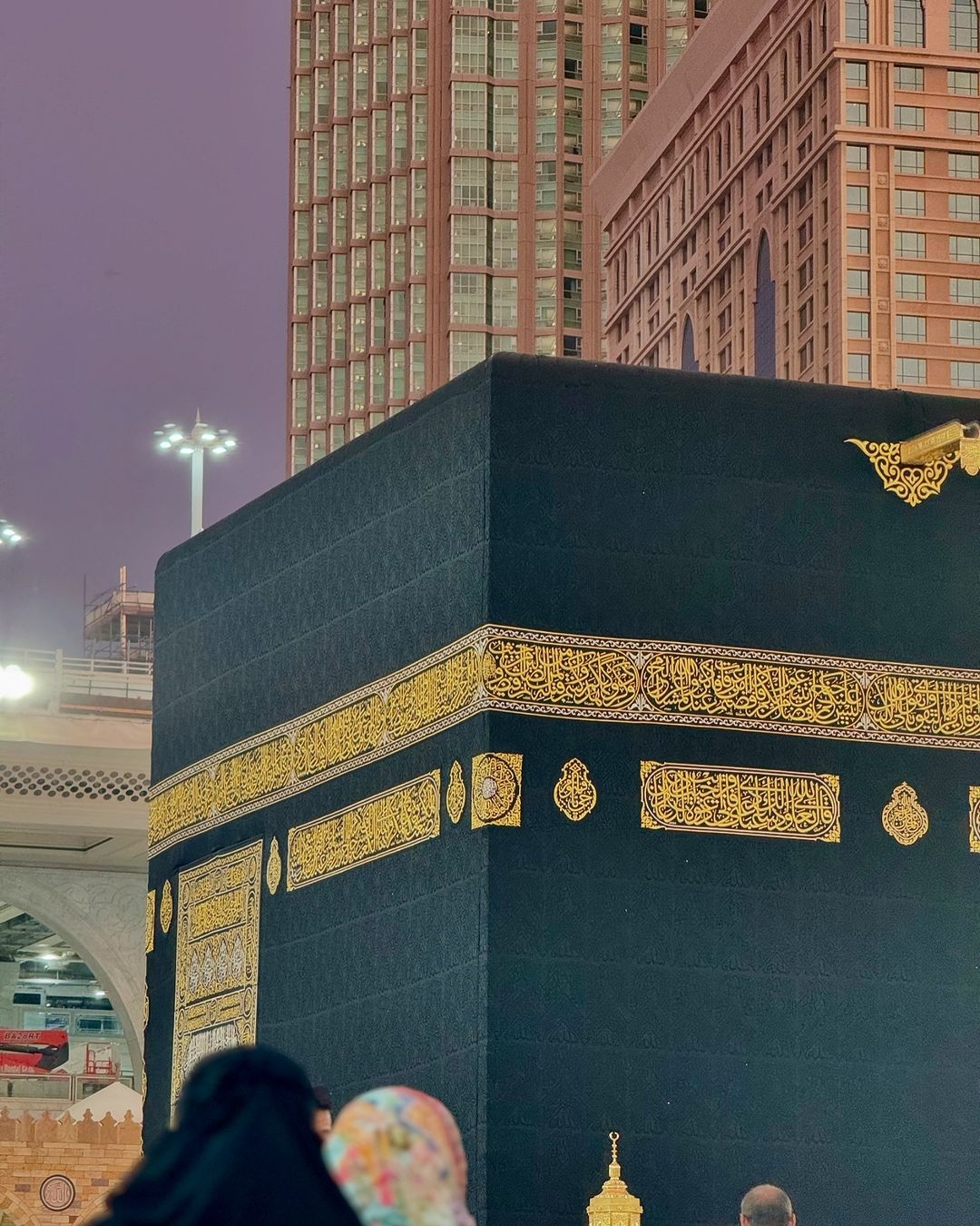 Merub Ali & Family Pictures from Their Umrah Journey | Reviewit.pk