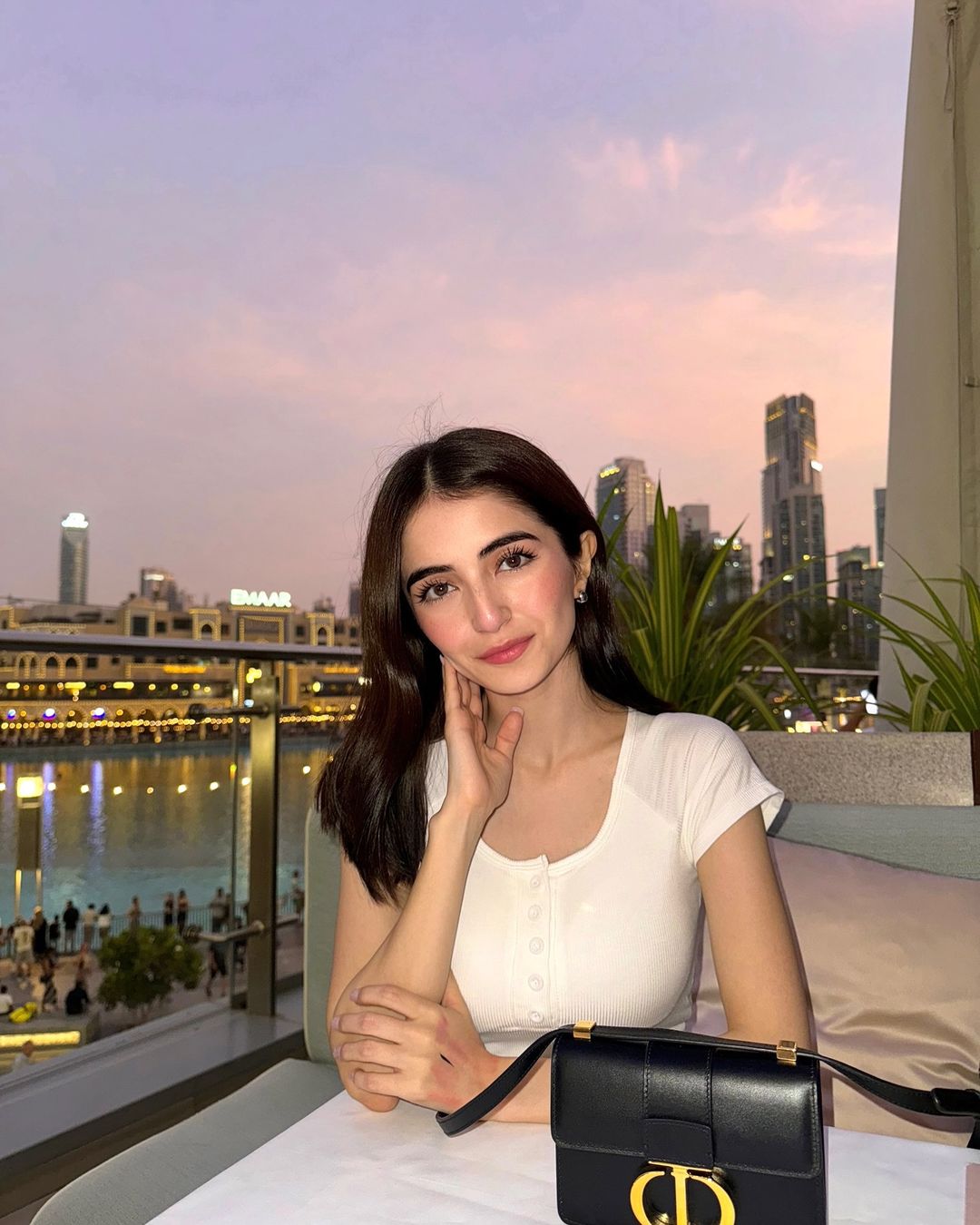 Merub Ali Enjoys Her Vacations In Dubai | Reviewit.pk