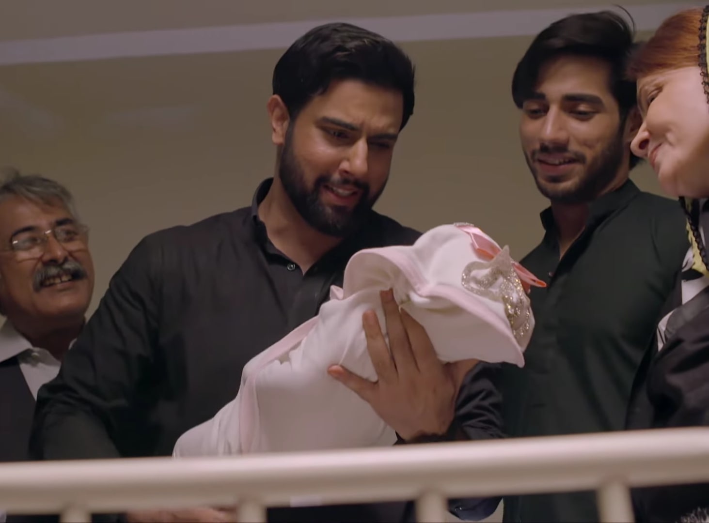Noor Jahan Episode 28 - Hunaid's Emotional Fatherhood & Sumbul's ...