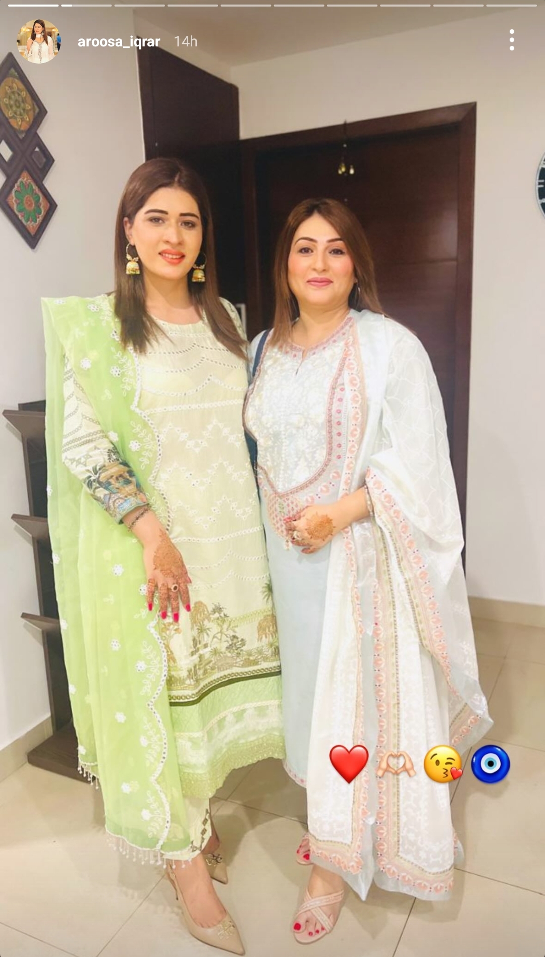 Aroosa Iqrar Shows Love and Respect for Qurat Ul Ain Iqrar | Reviewit.pk