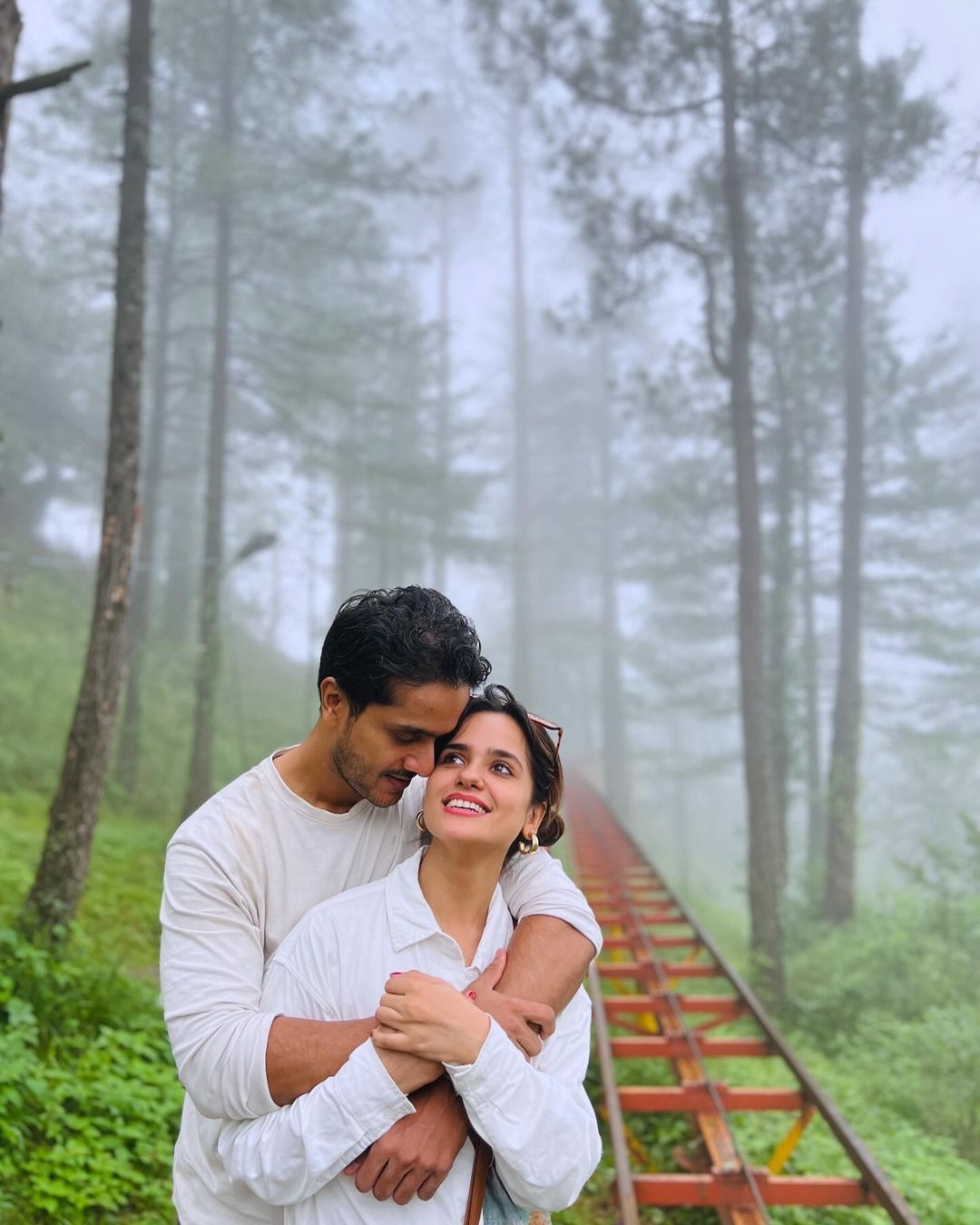 Rabya Kulsoom Beautiful Pictures with Husband From Murree & Ayubia ...