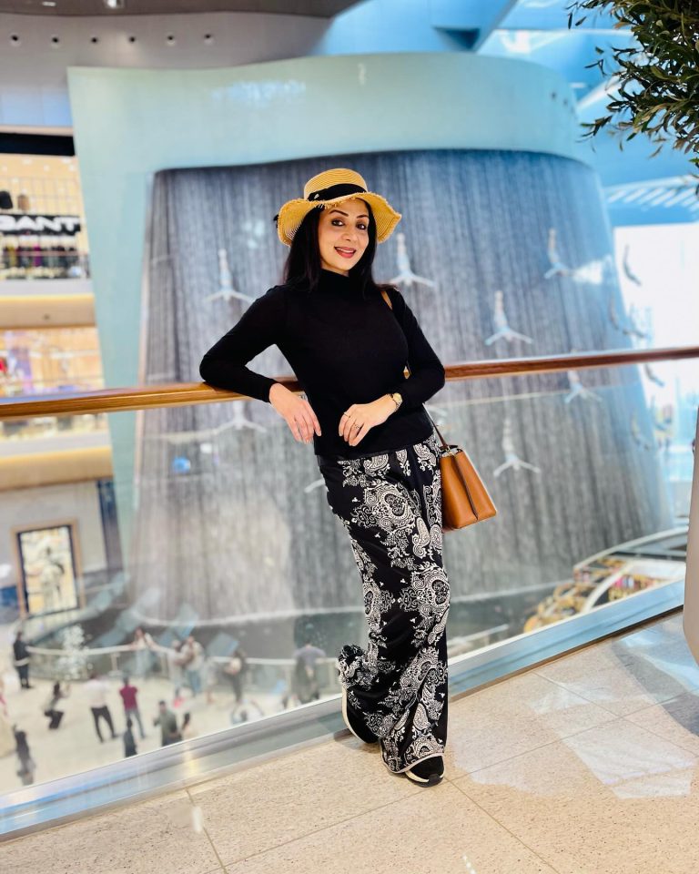 Saima Qureshi Shares Her Future Plans & Son's Support | Reviewit.pk