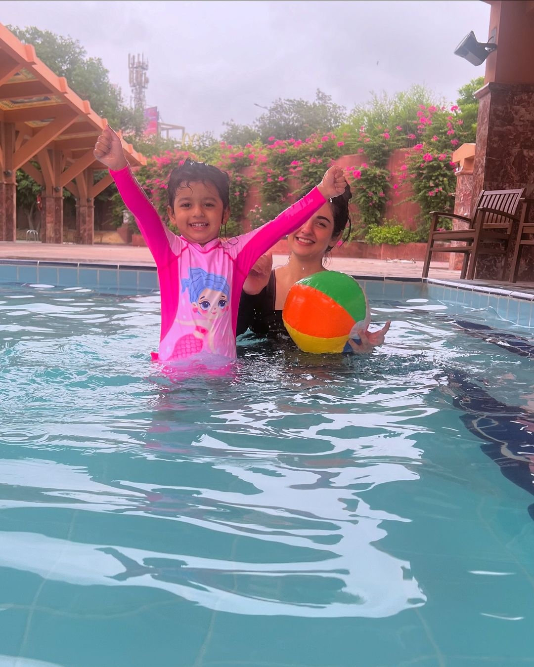 Sarah Khan & Falak Shabir's Cute Family Pictures & Instagram Reel ...