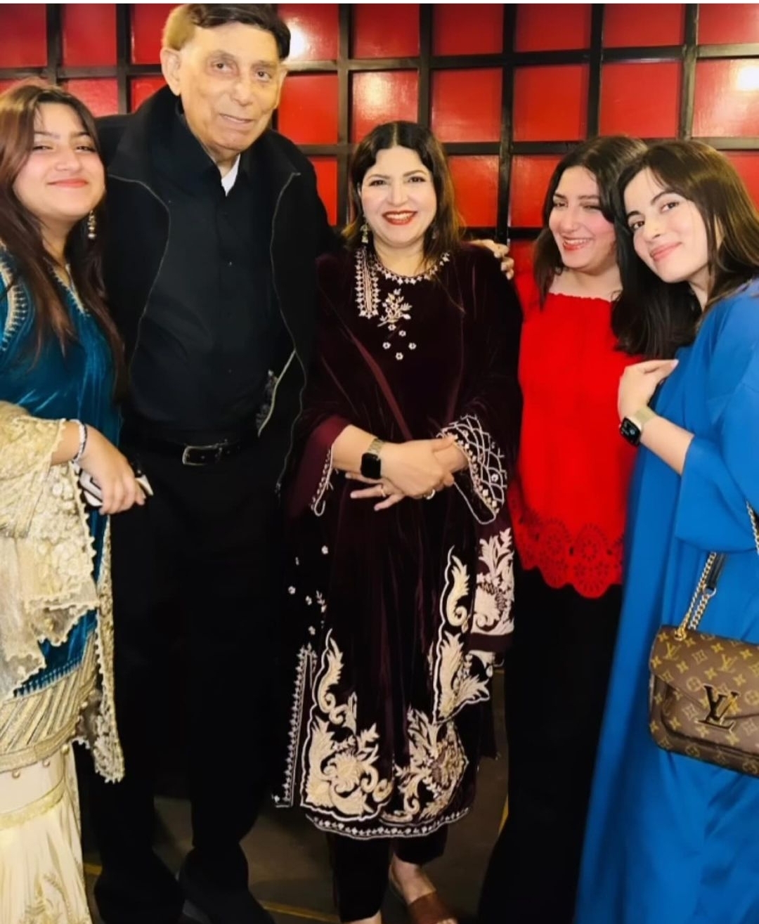 Shagufta Ejaz Replies to Haters after Criticism on Family Amidst ...