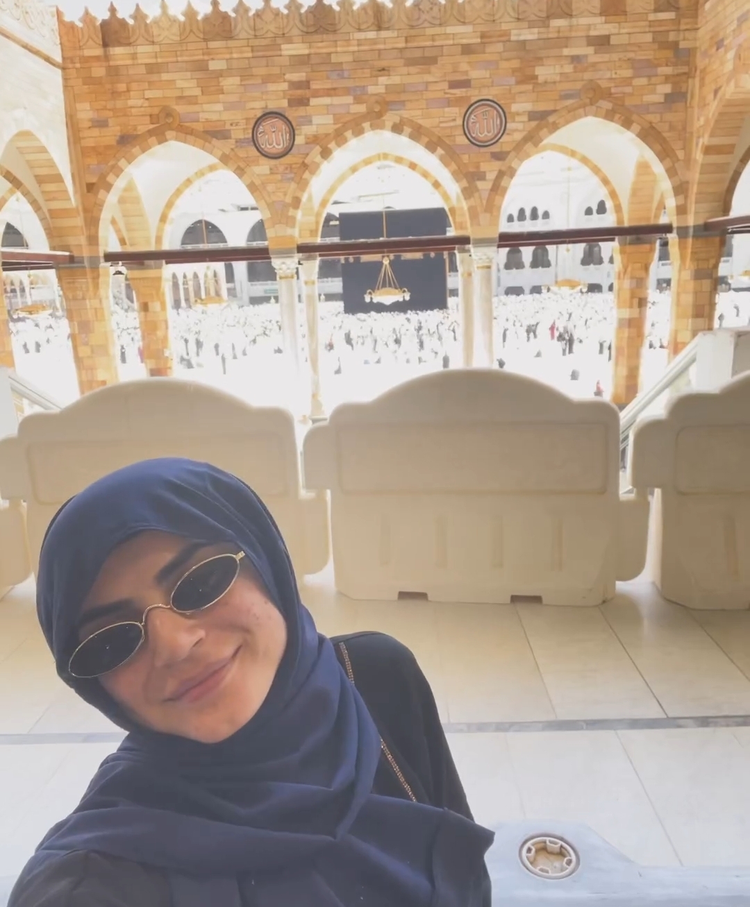 Zubab Rana Performs Umrah With Her Family | Reviewit.pk