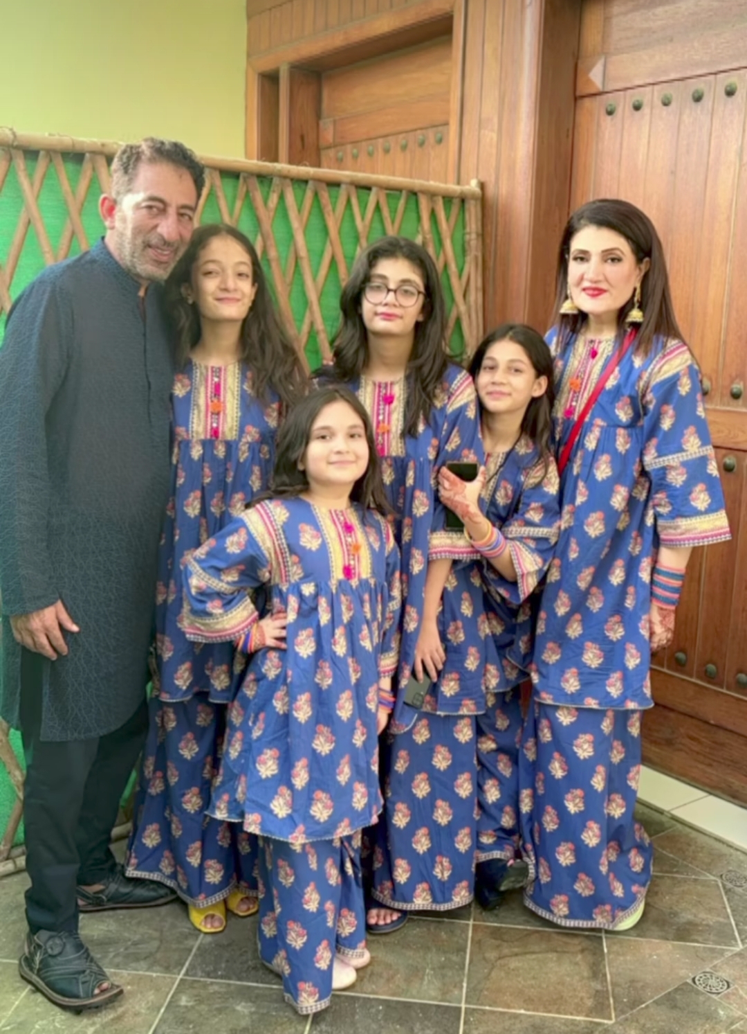 Adnan Shah Tipu's Love & Support for Daughters Despite Societal Pressure | Reviewit.pk